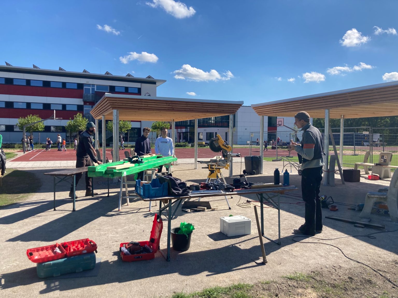 Der Pausenhof nimmt Gestalt an | Grund- und Mittelschule FFB Nord